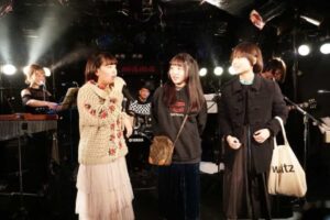 Ado 실제 얼굴, 실물 사진 모음, 과거 경력 정리 - 하로하로린